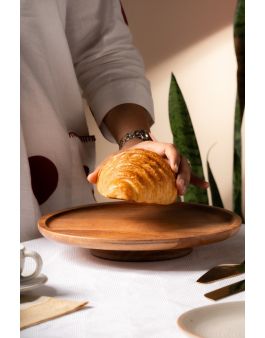 Maison Cake Stand: Showcase Your Cakes with Elegance